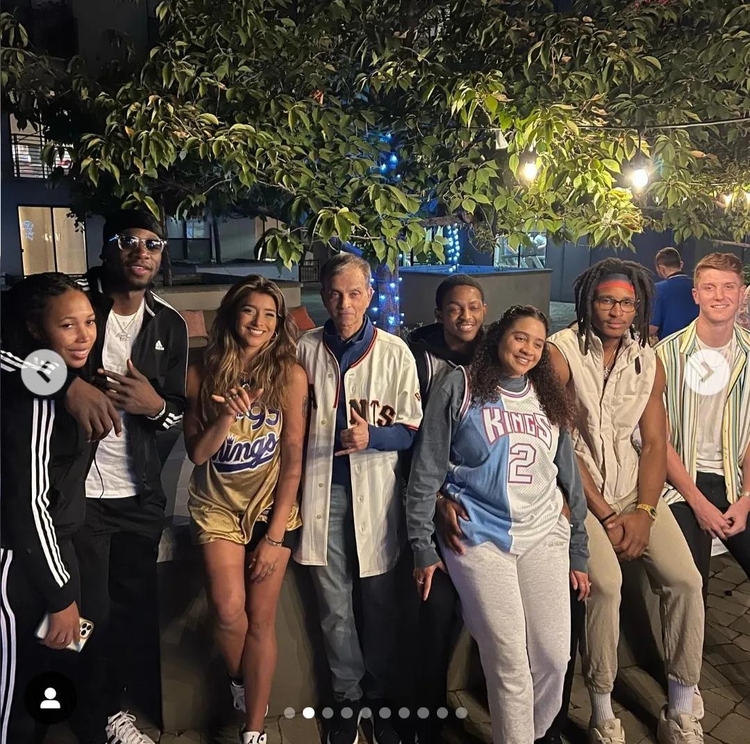 The fierce battle between the Kings and the Warriors was in full swing ...