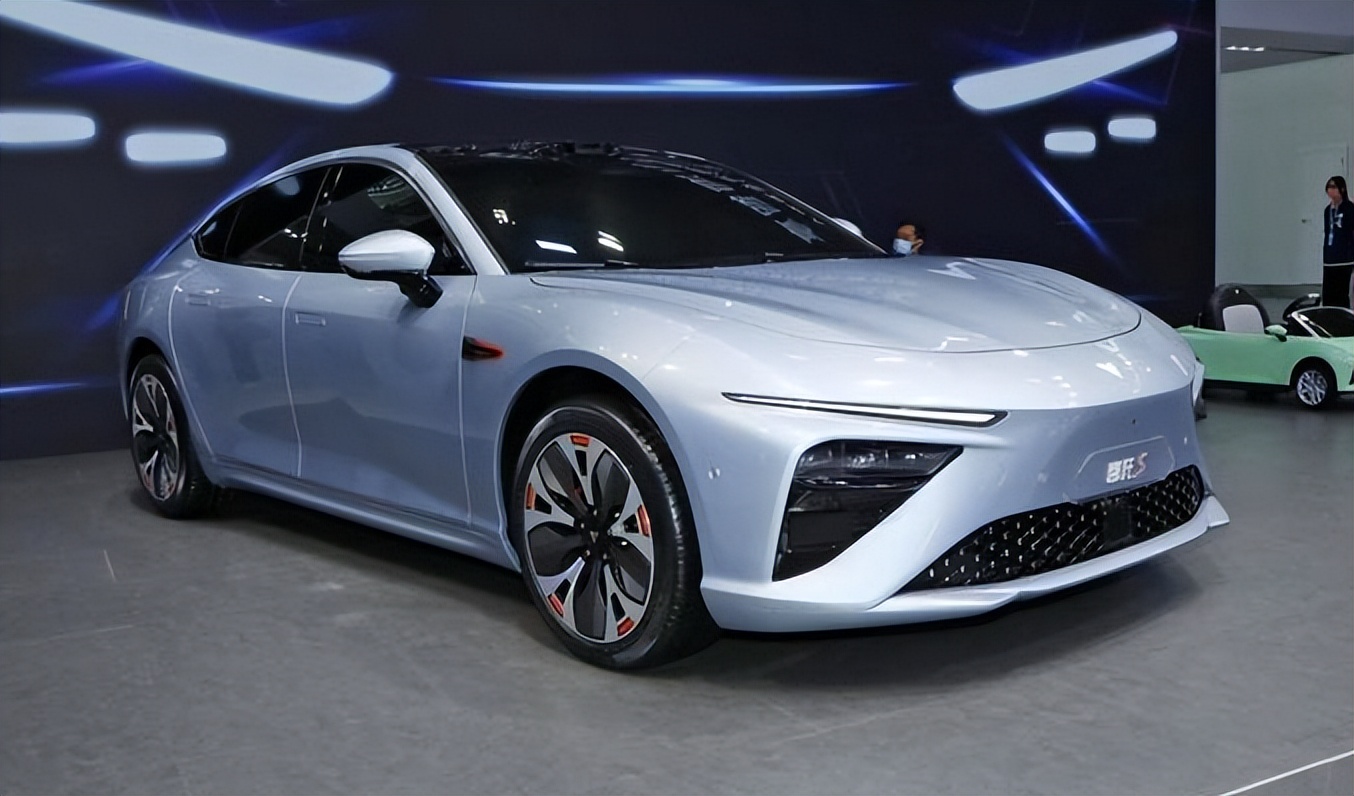 It's finally here!The first batch of Nezha S exposed, coupe style + 17. ...