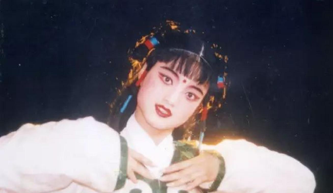 Singer Bai Xue, married at the age of 28, loves her 8-year-old ...