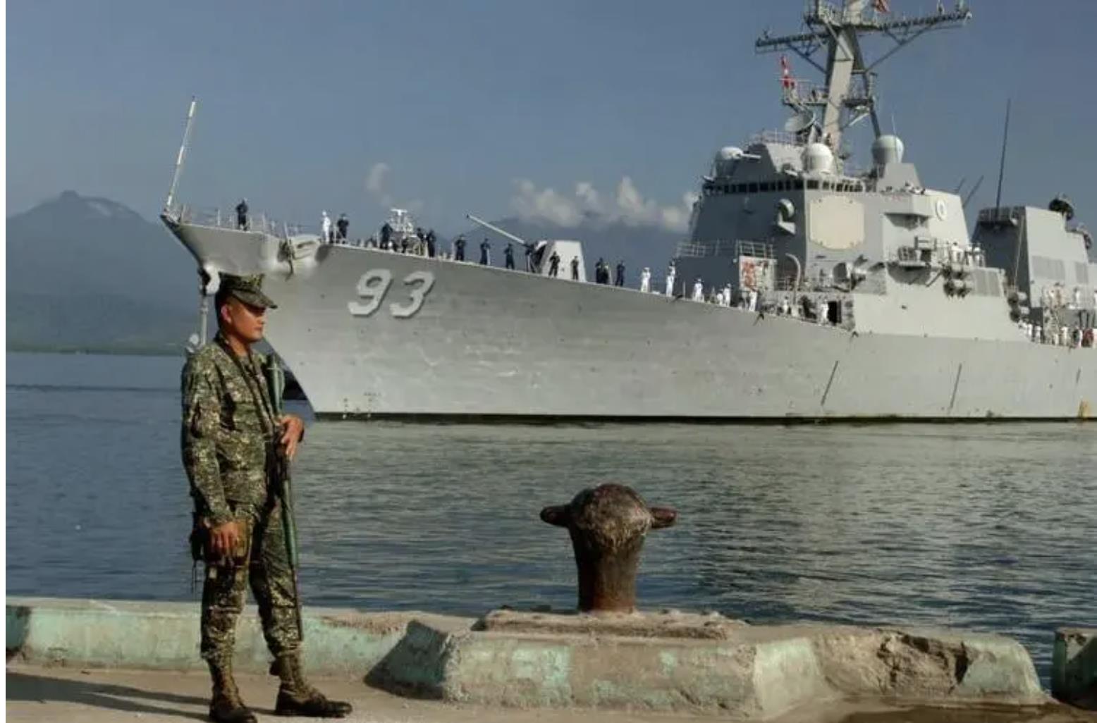 A rare scene in the Taiwan Strait! The People's Liberation Army 052D intercepted the American ...