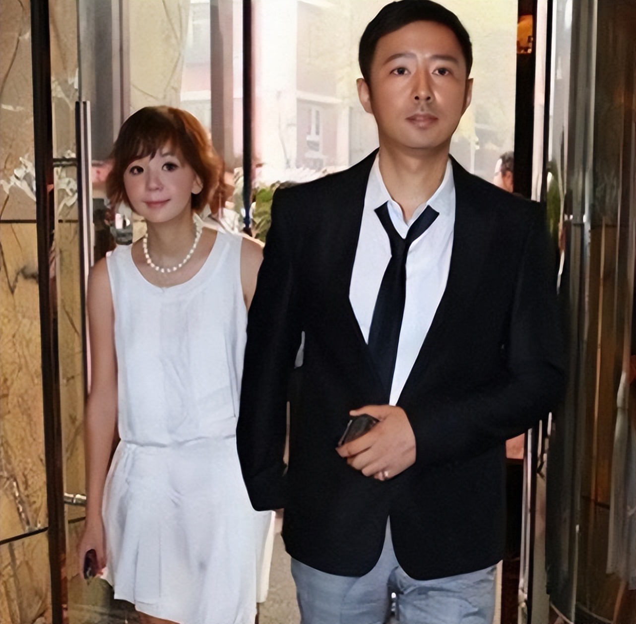 "Little Qin's" Wang Yinan accompanies her daughter to study, worrying ...