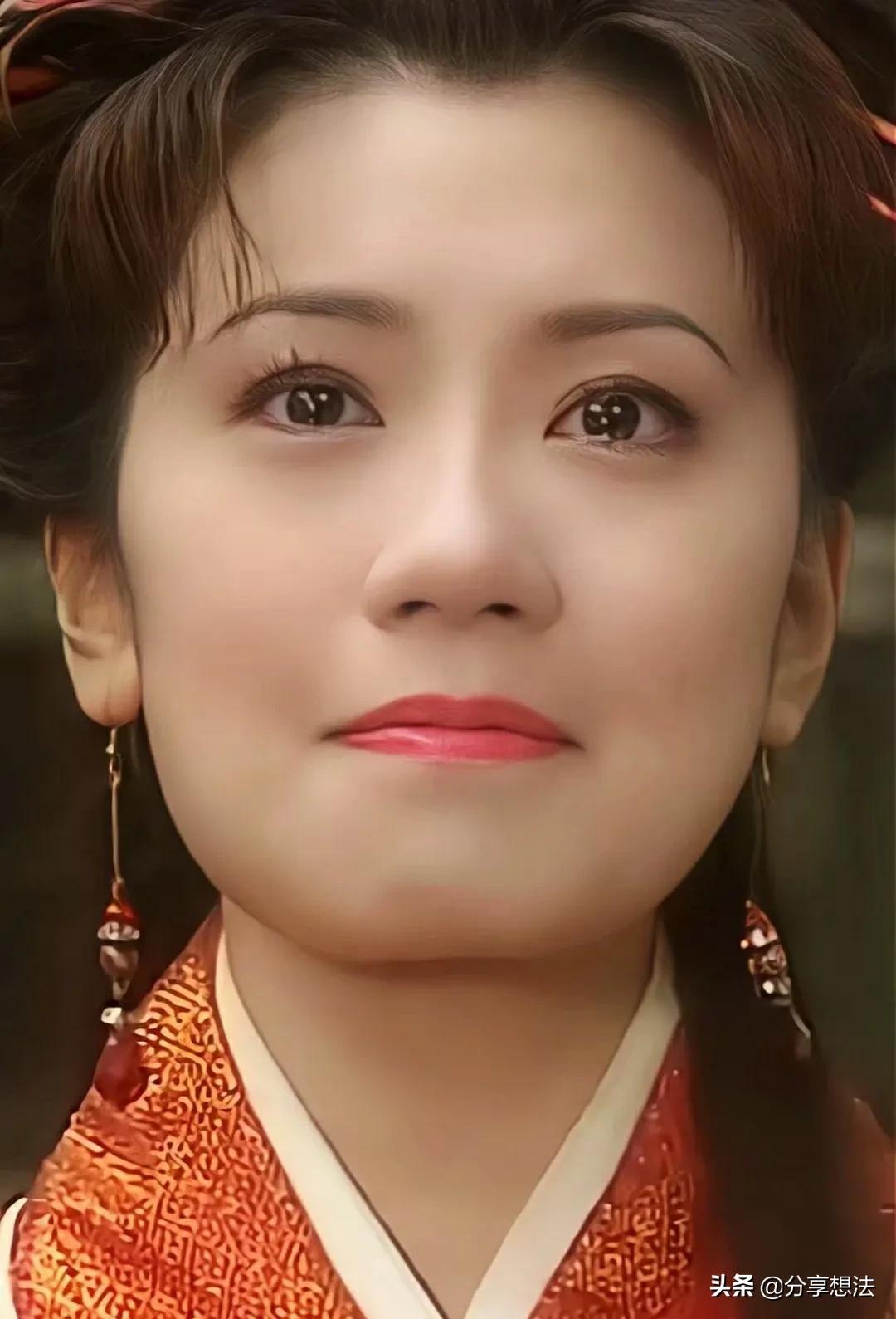 Jia Jingwen when she was young - iNEWS