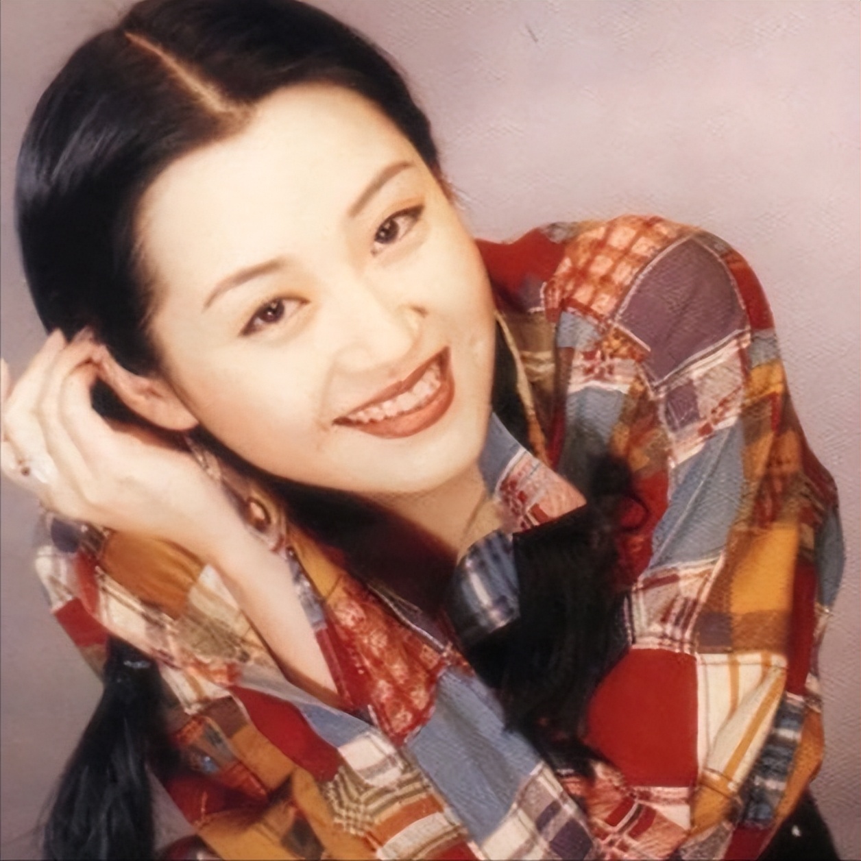 "Fashionable, young and old alike", Xu Qing, who is over fifty, is ...