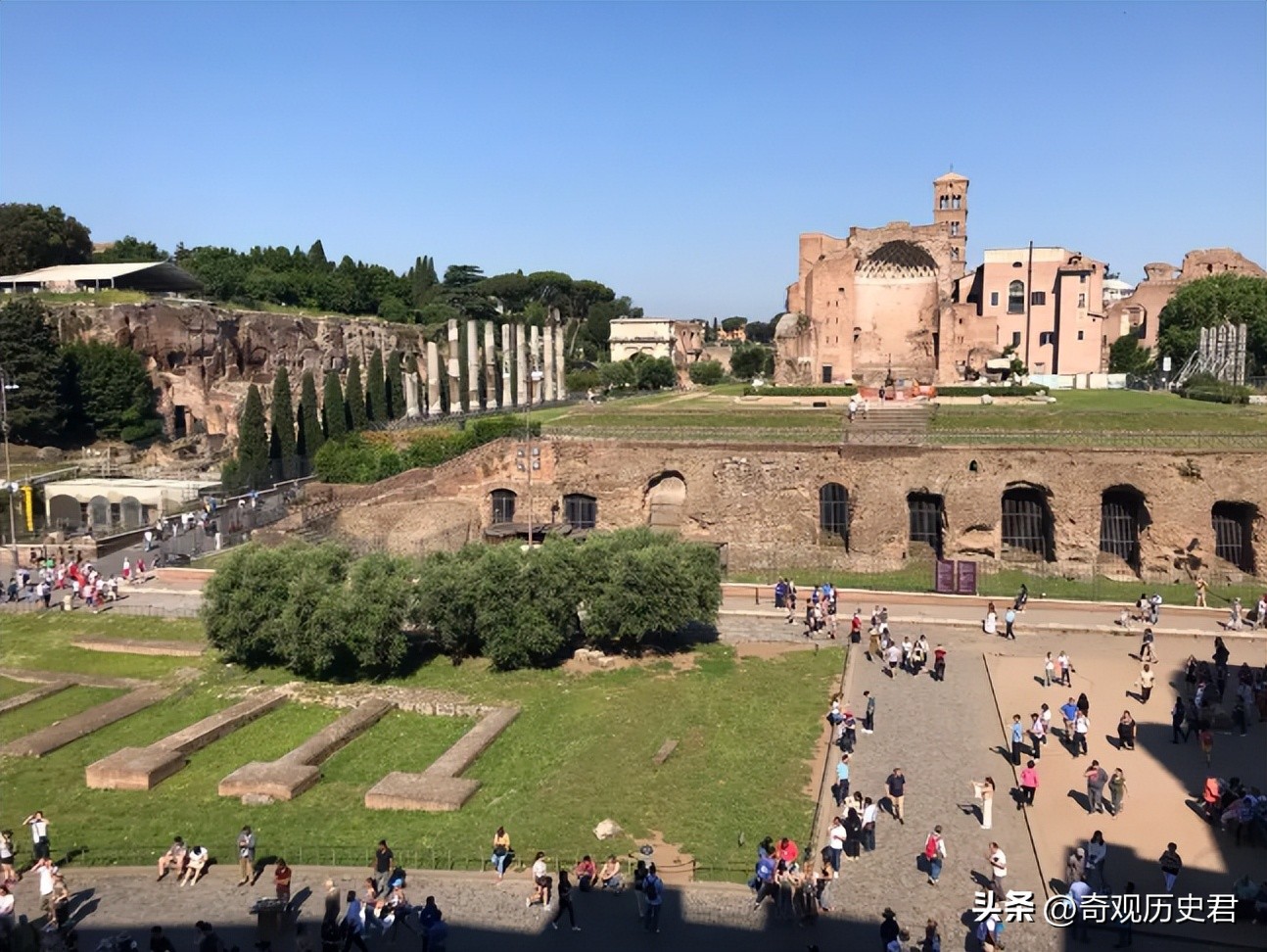 Arch of Constantine in ancient Rome - iNEWS