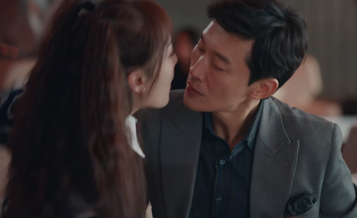 "Lin Shen Sees the Deer": Niu Li's wrinkles, Li Xiaoran's face, the filters in this show are so ...