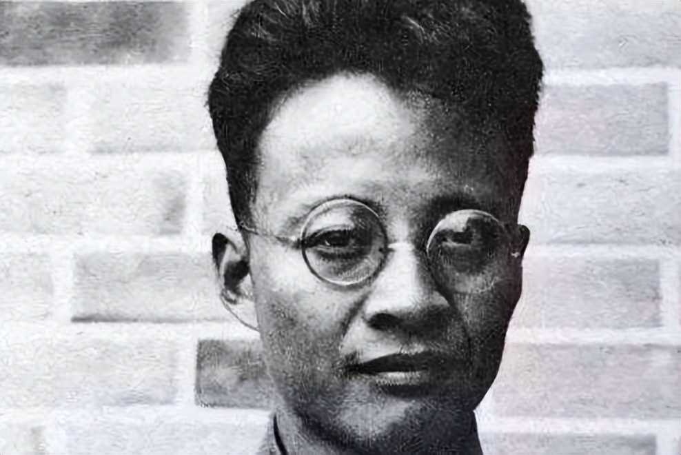 After Bo Gu was relieved of his command, Premier Zhou had a long talk ...