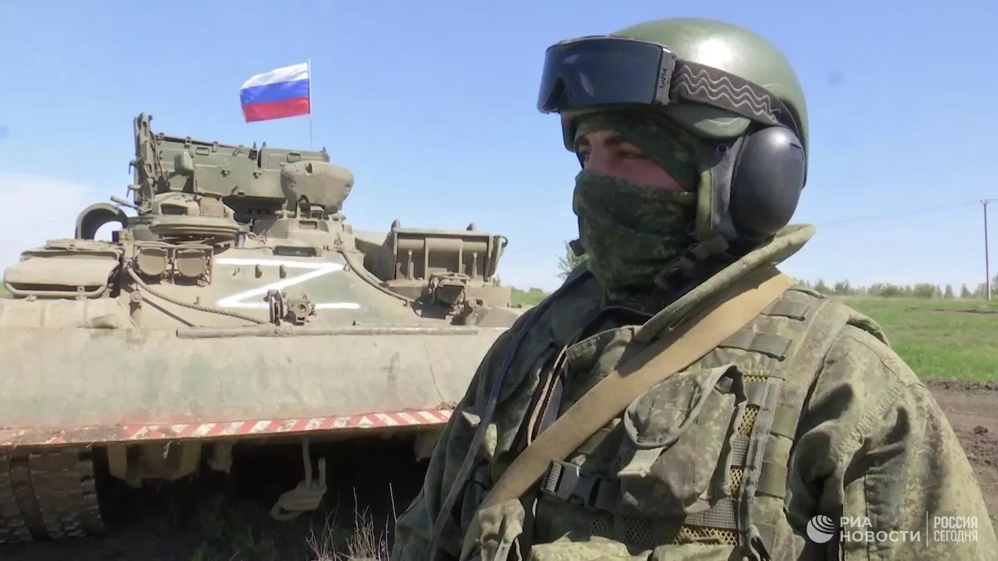 Explain in detail the "carousel tactics" used by Russian tanks to ...