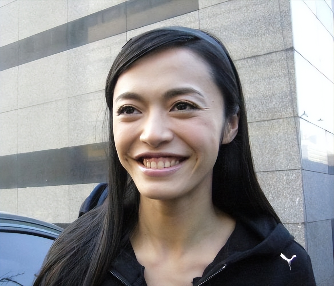 It's hard to describe their looks, but they're so popular, why are ...