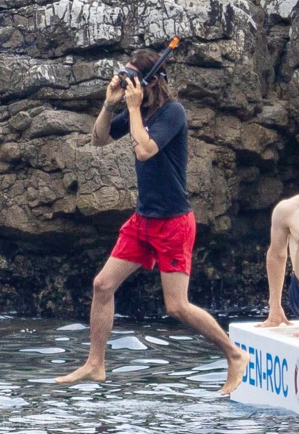 Jared Leto in Cannes with friends and scuba diving - iNEWS