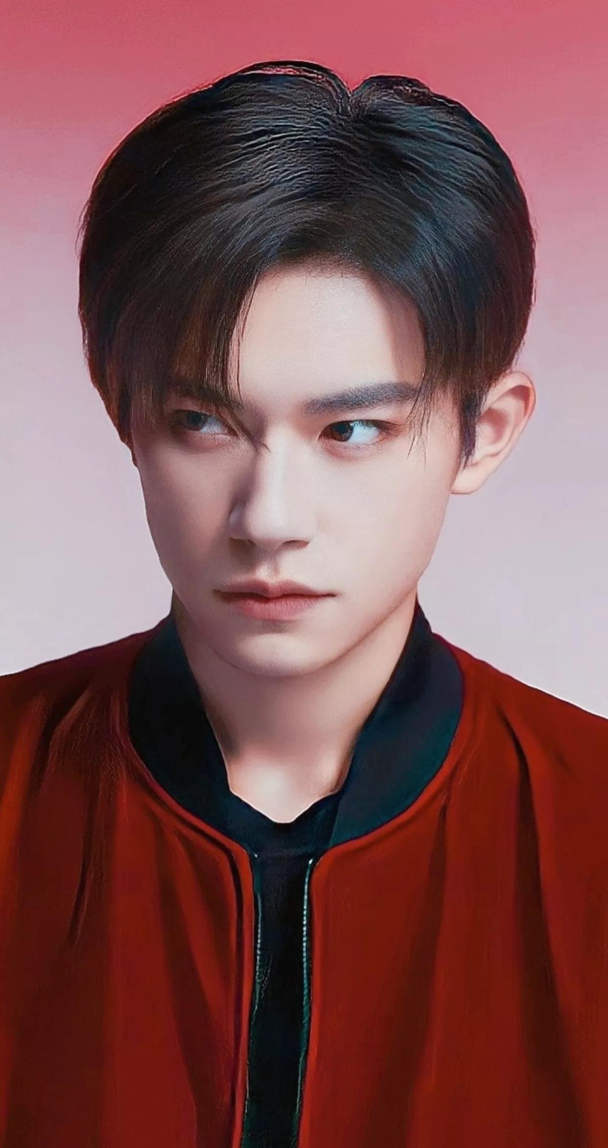 Star wallpaper ‖ Yi Yang Qianxi - iNEWS