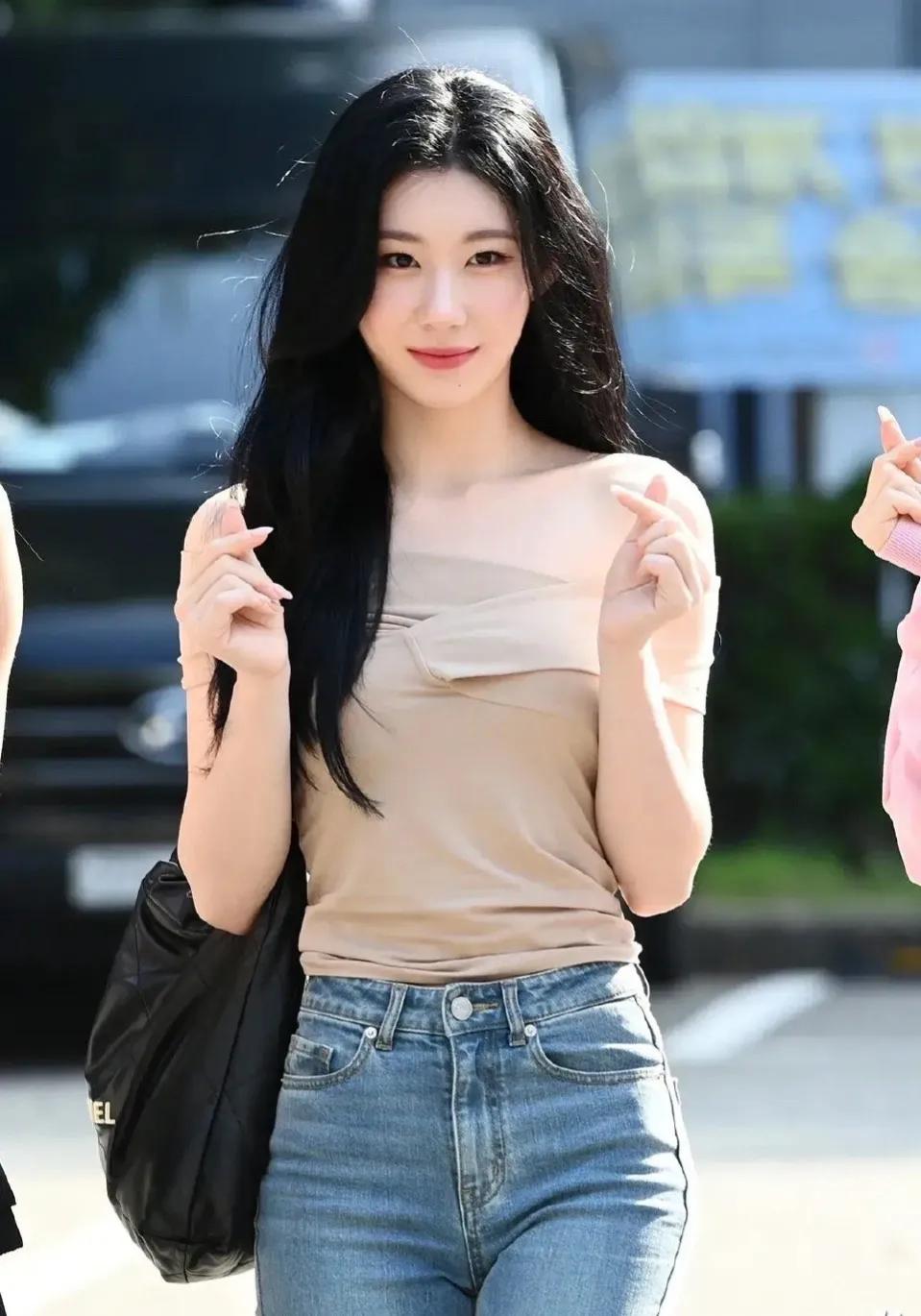 Korean actress Li Cailing - iNEWS