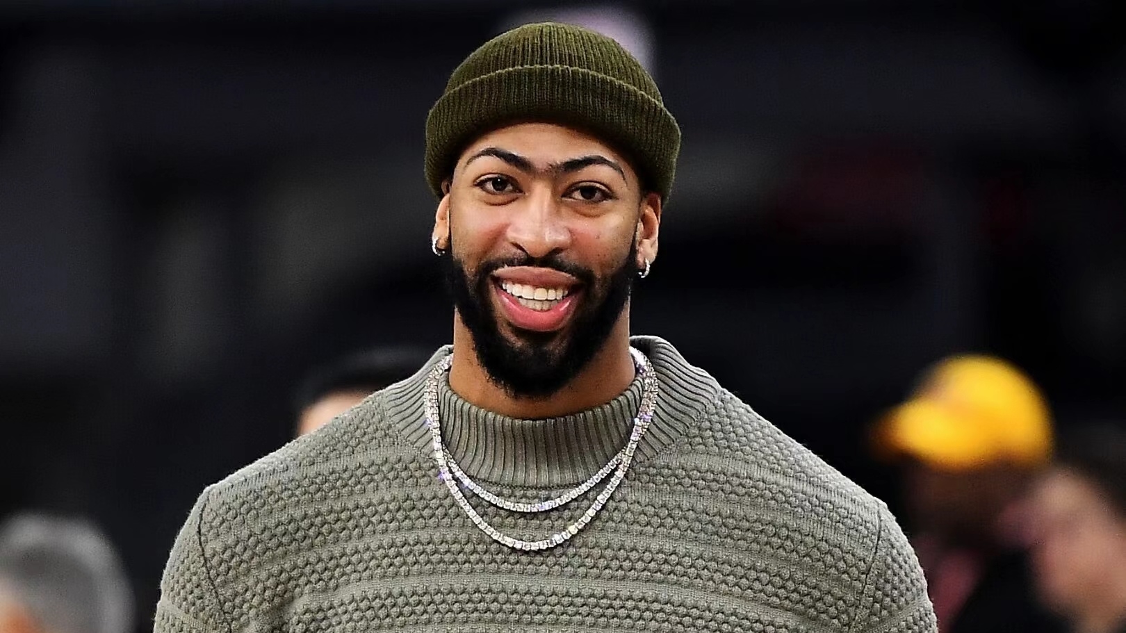 Thick eyebrows scored 24 points in the half to beat the Warriors!The ...