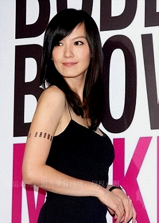 It was revealed that her private life was in chaos, and she seamlessly ...