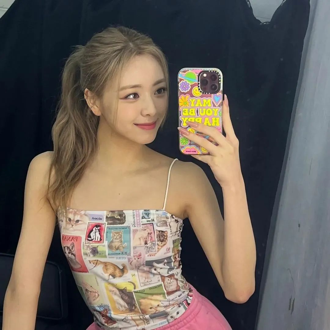 Cute and charming!Shin Yoona, the goddess of the red carpet with an ...