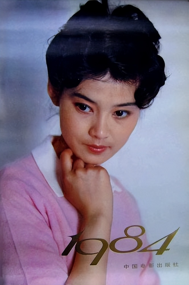Tragic actress Pan Hong: At the age of 10, she ran 4,000 miles with her ...