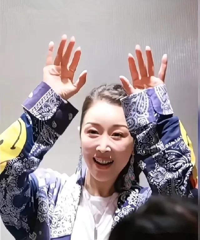 Singer Sun Yue recorded the show, after the beauty, the facial features ...