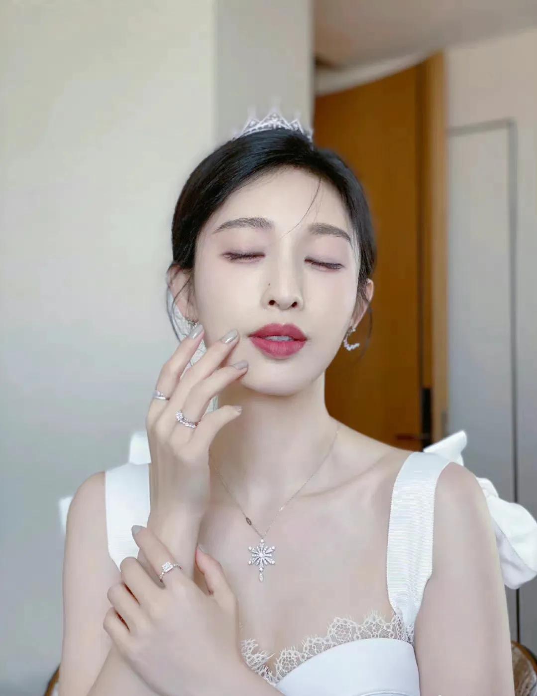 Zhang Li, the creamy white princess - iNEWS