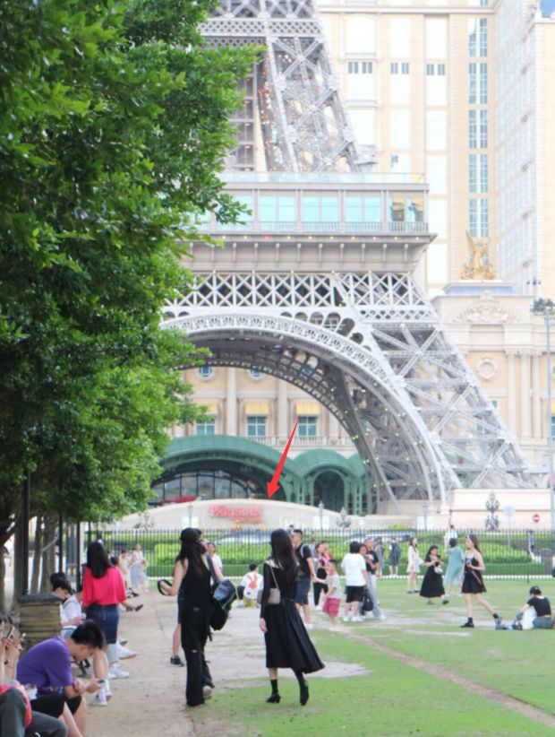 Chen Duling appeared in Macau and was met by chance. His slender body ...