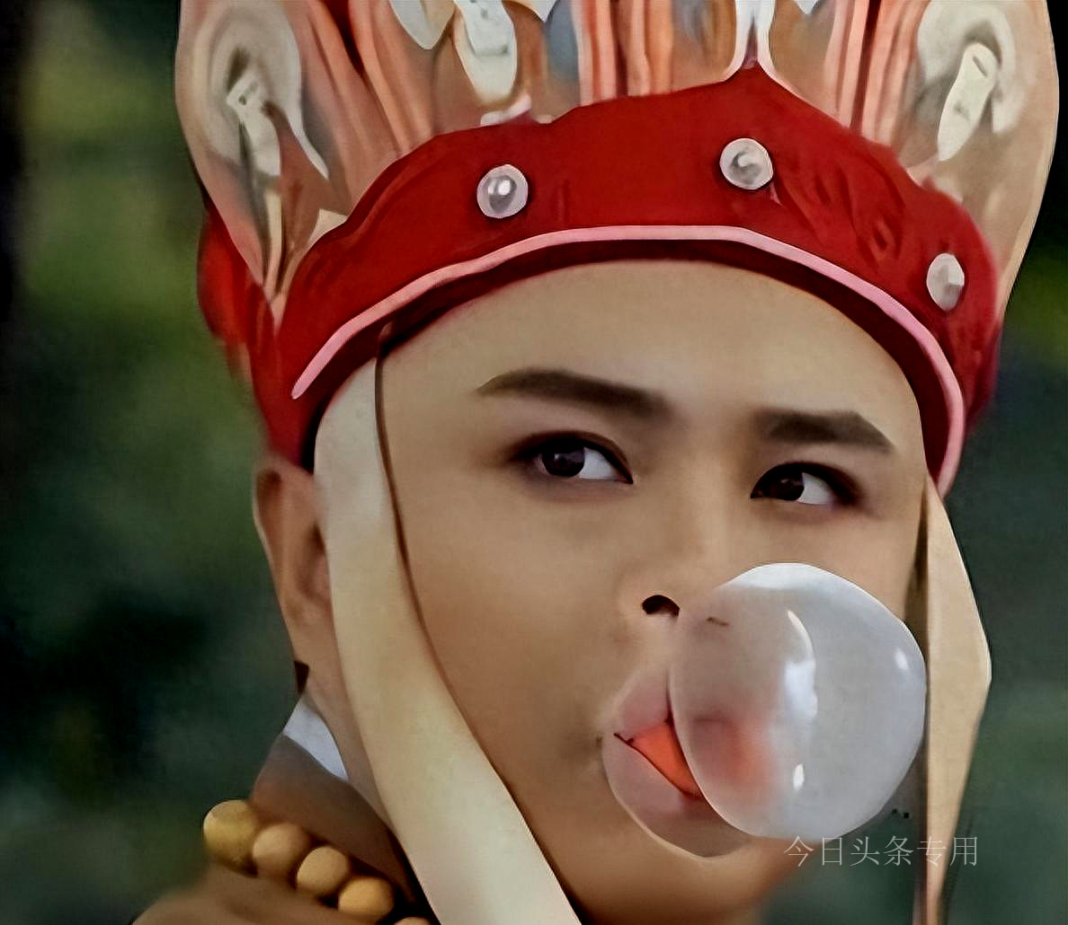 What do actors do during their breaks? I couldn't hold back the Tang ...