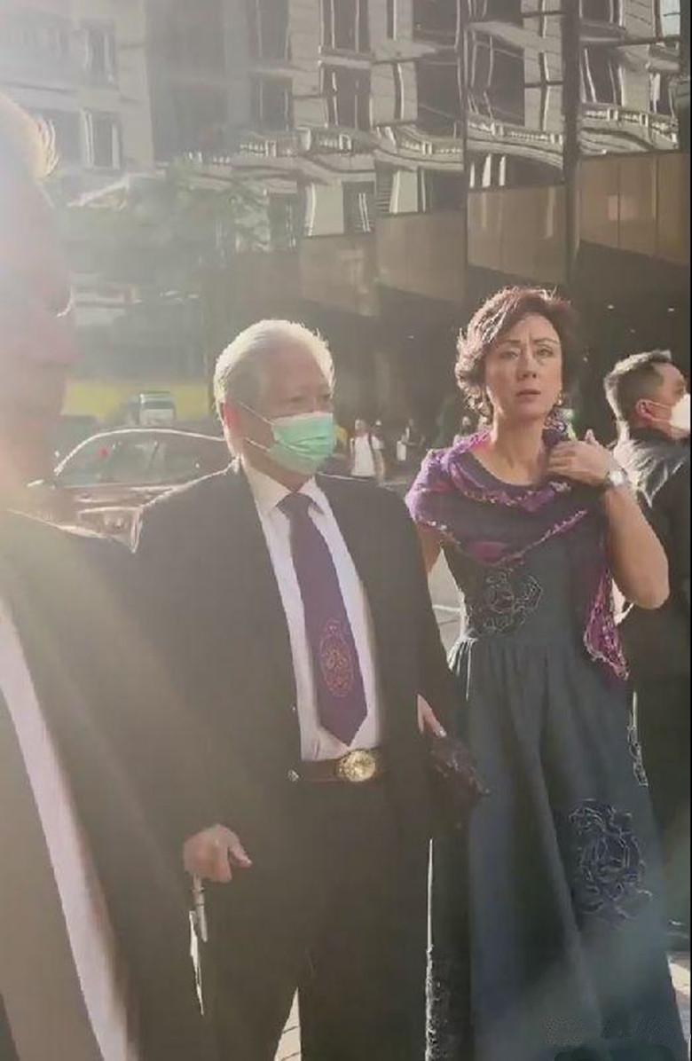 The 73-year-old Sammo Hung and his wife look like father and daughter ...
