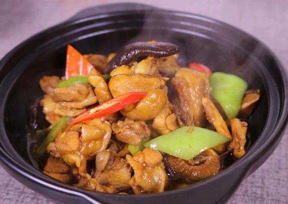 The practice of yellow stewed chicken is simple and delicious, which ...