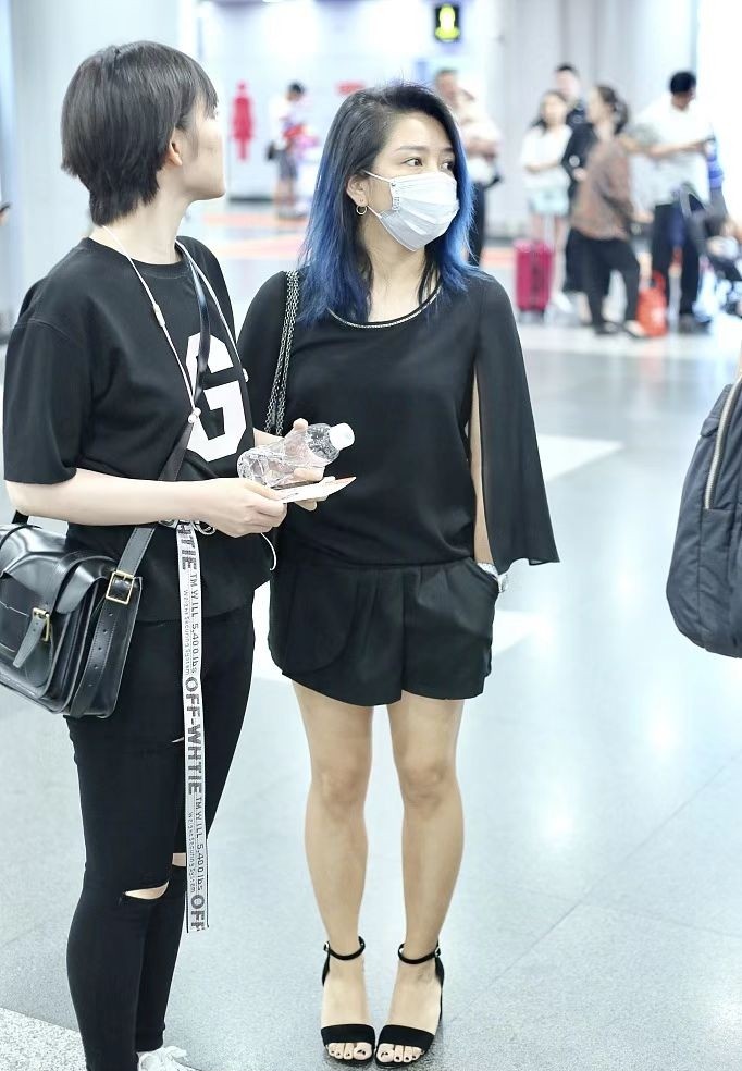 He Jie is short and dark, with a haggard face and a dirty face, and is ...