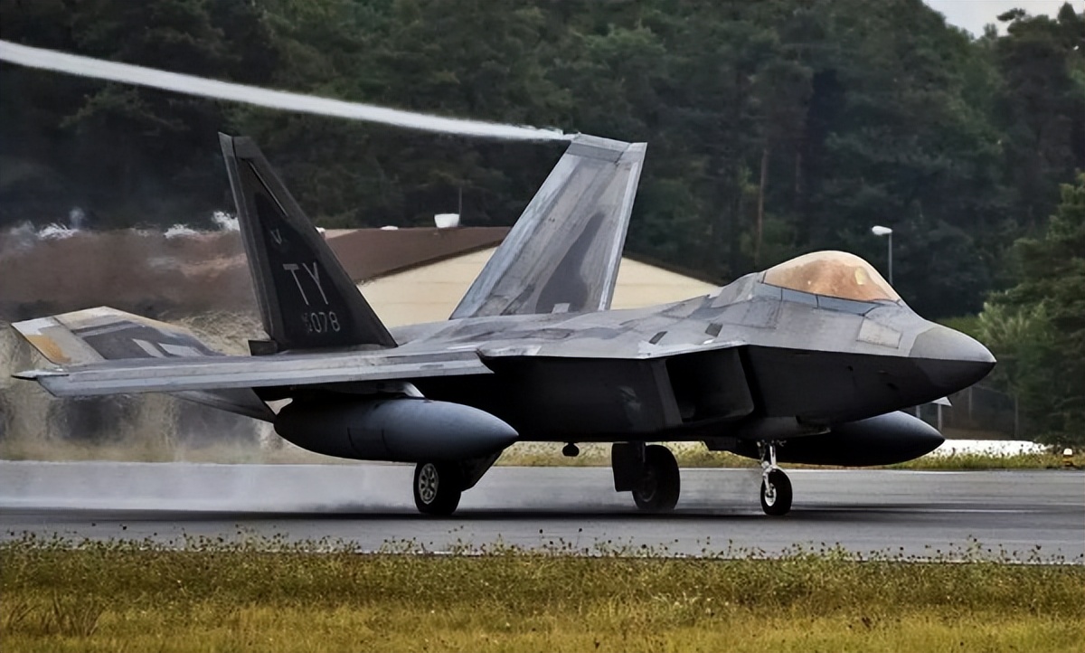 American F-22 Raptor fighter jet - iNEWS