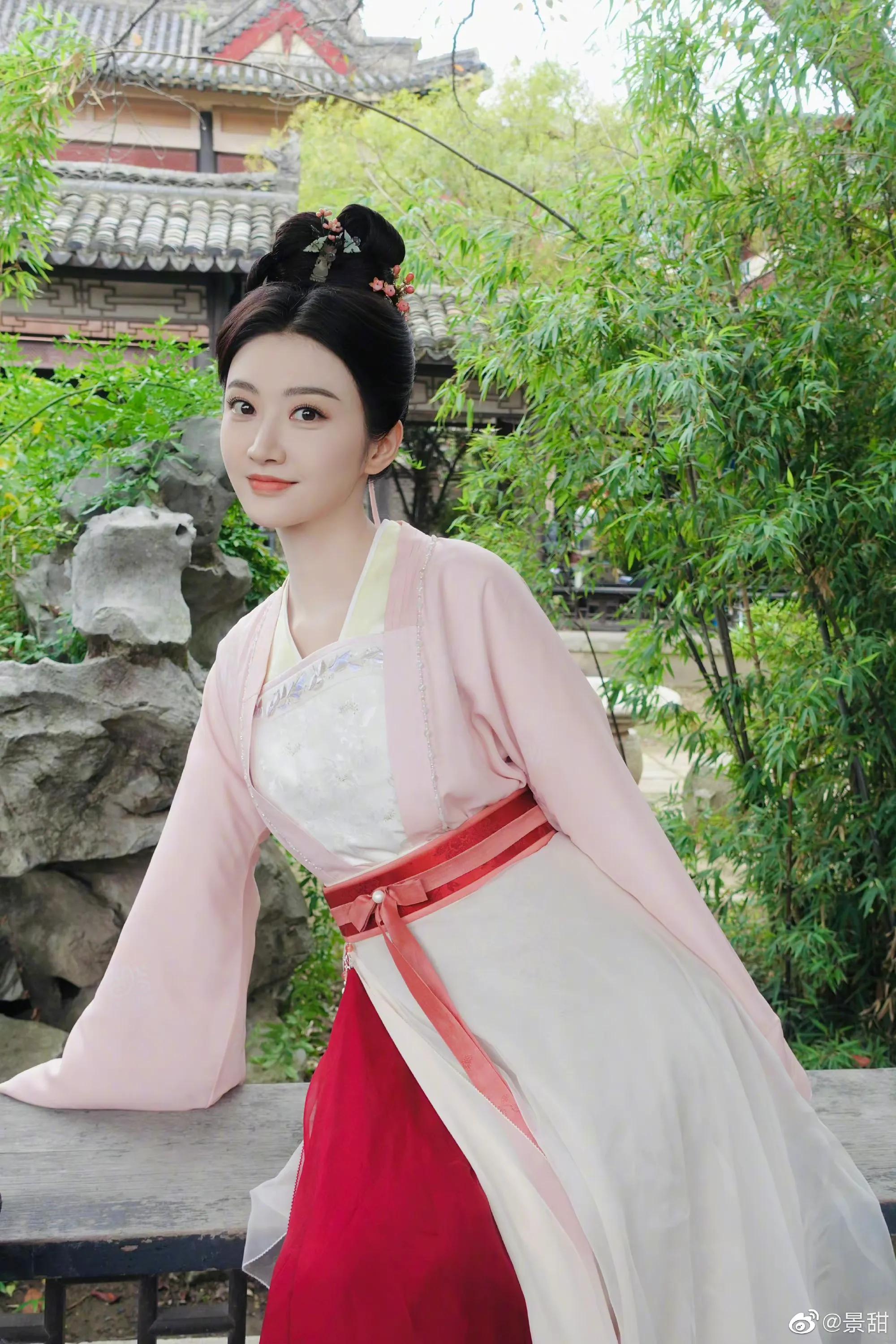 Jing Tian's scorching and romantic finishing the Jiugongge, wearing a ...