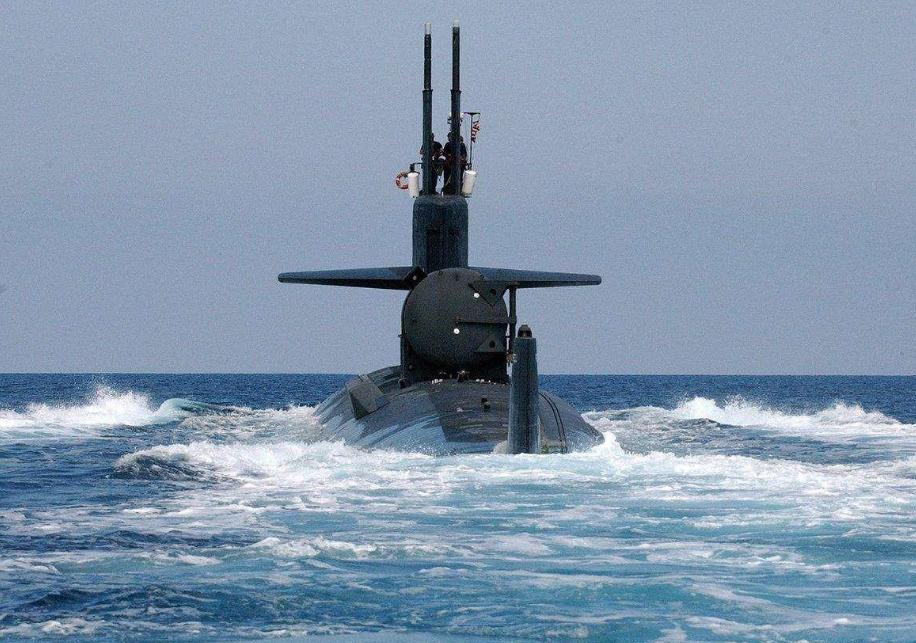 Why do submarines wear thick "coats" - iMedia
