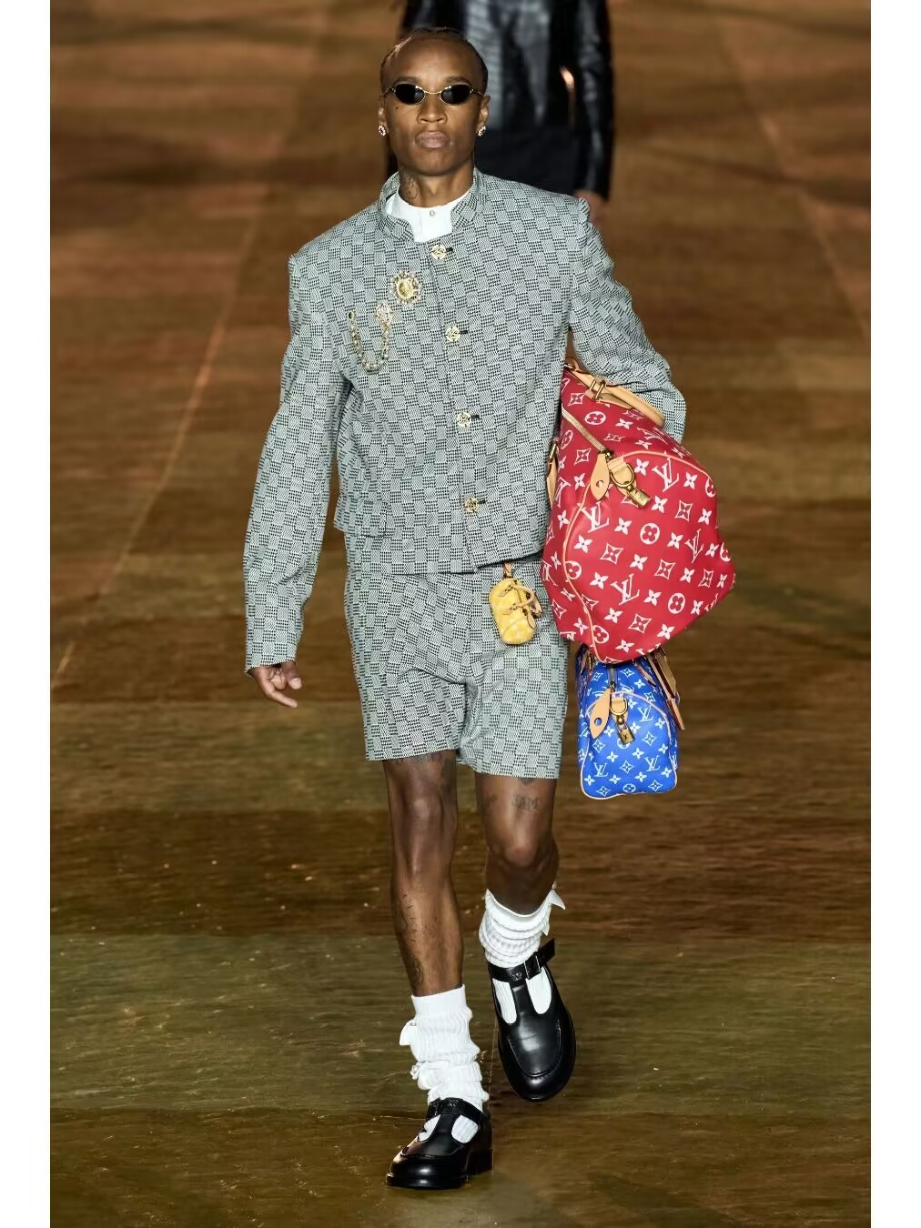 Fei Dong's LV debut was sprayed, does he deserve it? ? - iNEWS