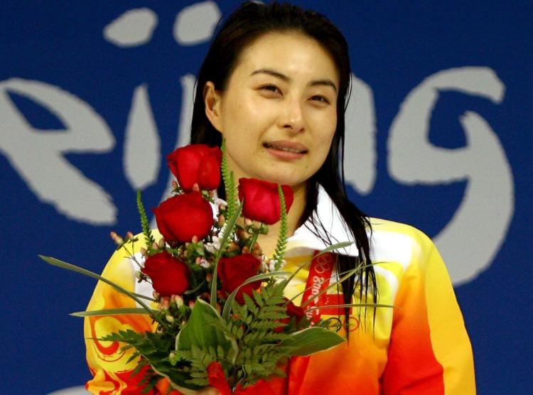 43-year-old Guo Jingjing took her rich husband and 3 children to climb ...