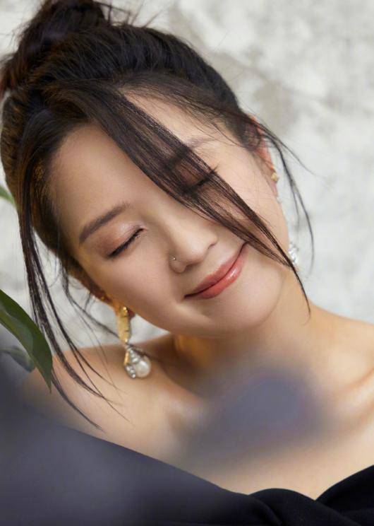 He Jie's beauty photos became popular, and she appeared in a glamorous ...