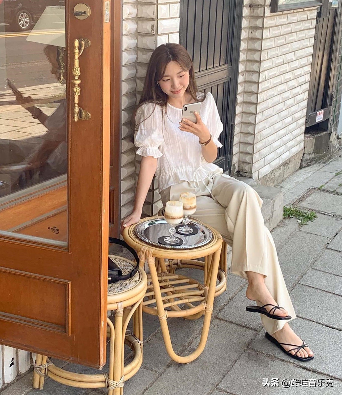 Why are there so many light-colored clothing in summer? - iMedia