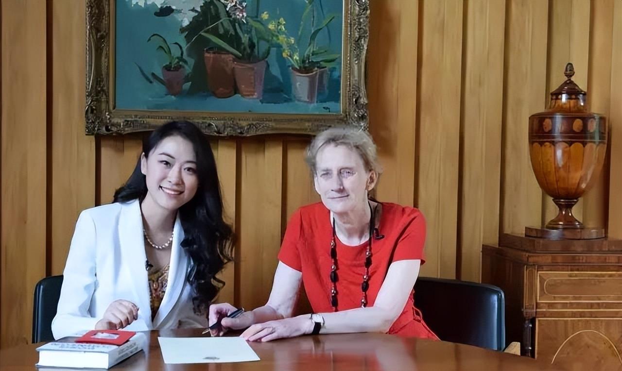 The Legendary Life of Phoenix TV Host Fu Xiaotian - iMedia