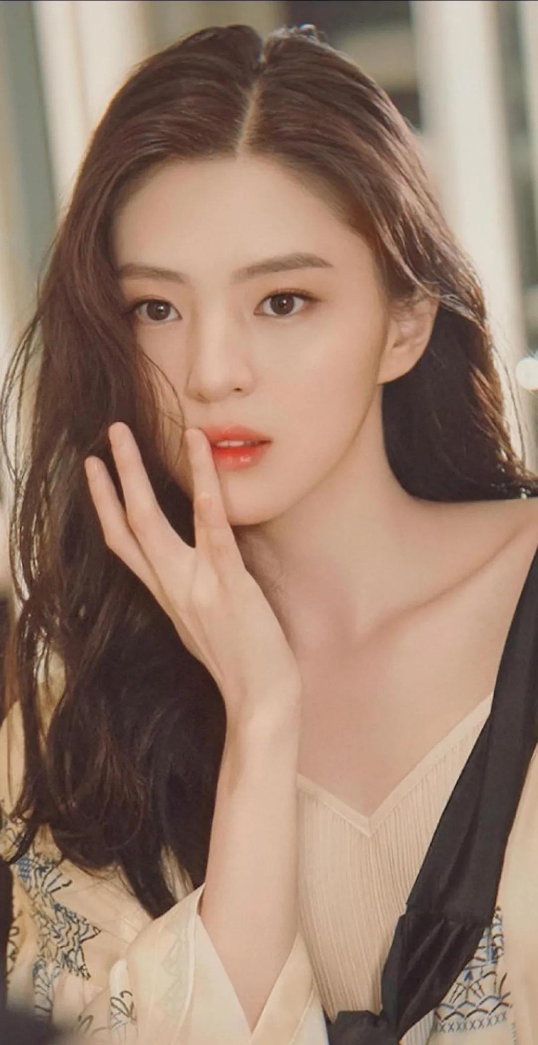 Han Suxi, the new national goddess with delicate facial features and ...