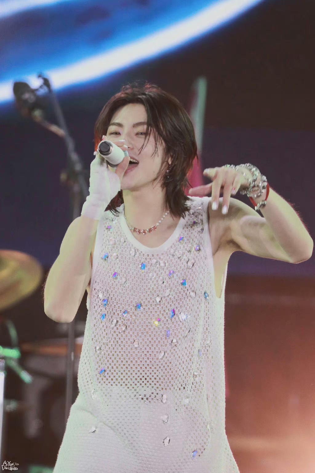 Xiao Gui (Wang Linkai) in the early morning posting good night stage photos - iNEWS