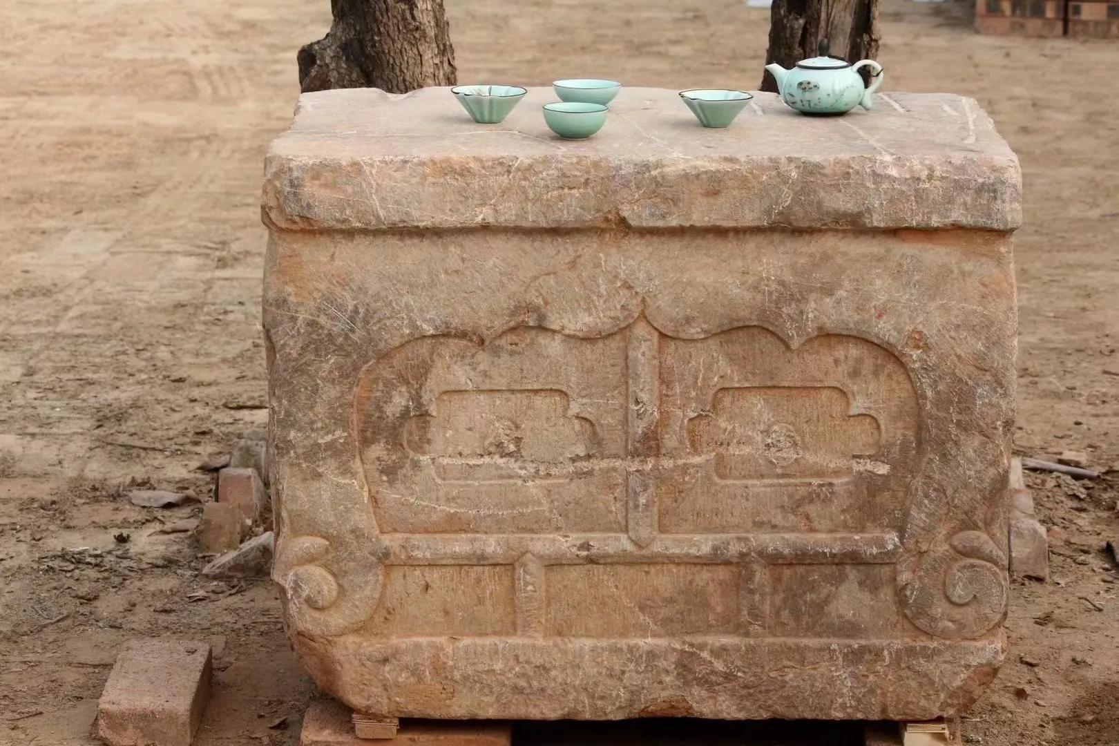 [Chen Yiyi·Stone Table] - iNEWS