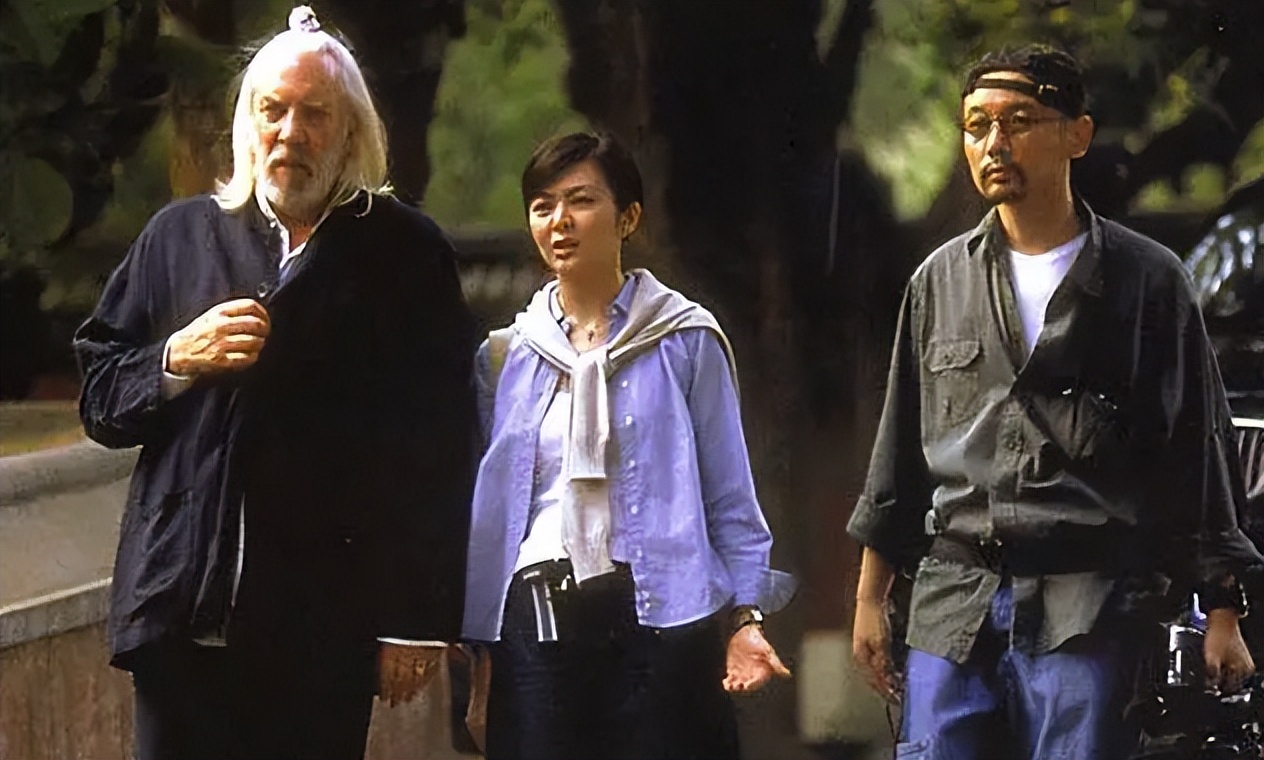 Social Comedy and Phenomena Thinking under the Changing Times: The ...