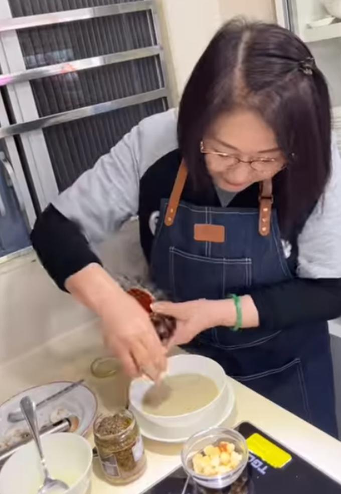 Li Siqi serves as an internet celebrity to teach cooking, 2,000 yuan of ...