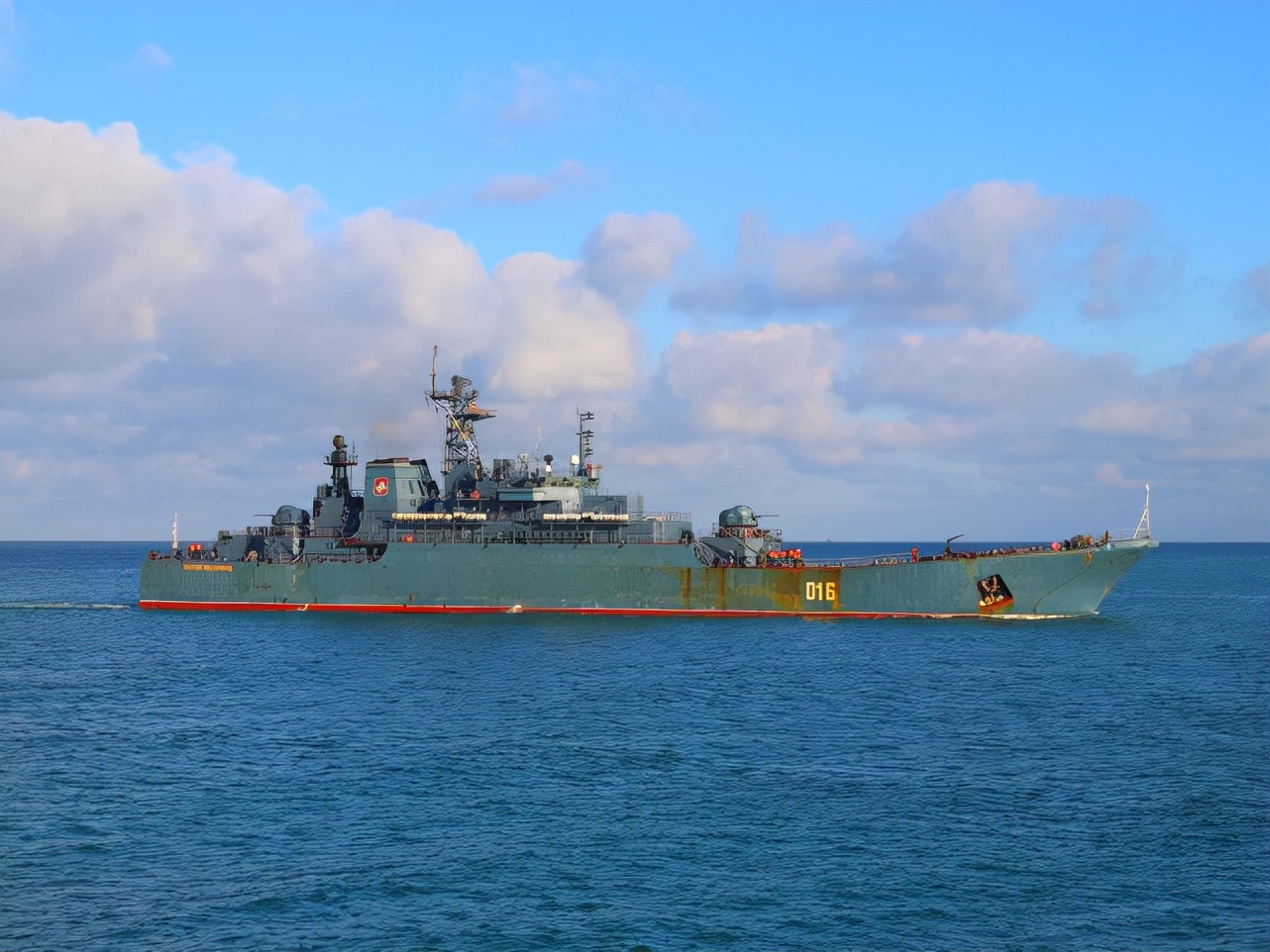 Six Russian landing ships arrived, and the strength of the Black Sea ...
