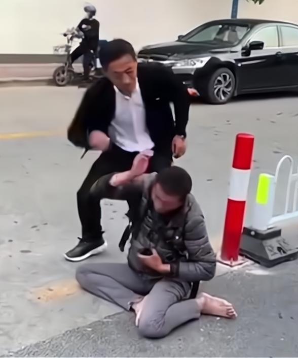 Simba's trouble?Internet celebrity second artillery Xinxuan was beaten ...
