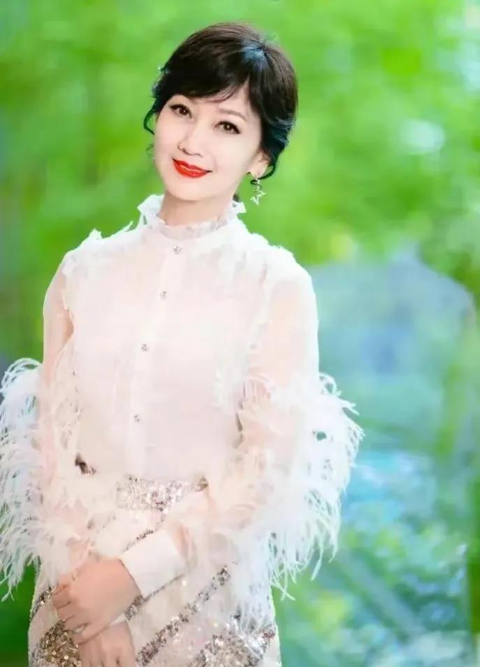 Zhao Yazhi deserves to be the goddess of frozen age, with fair and ...