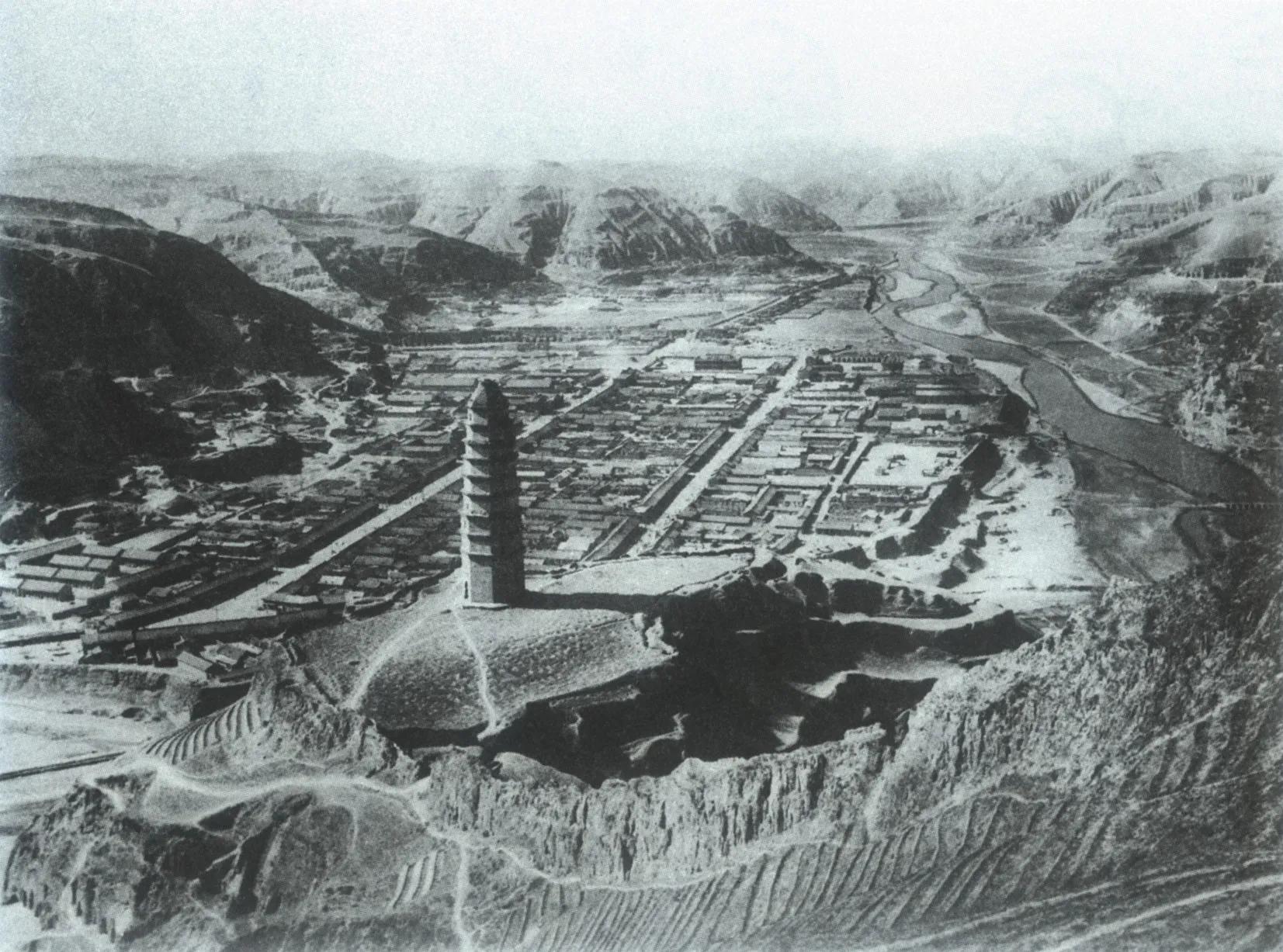 When Zhou Enlai was assassinated in Yan'an in 1937, only 4 of the 32 ...