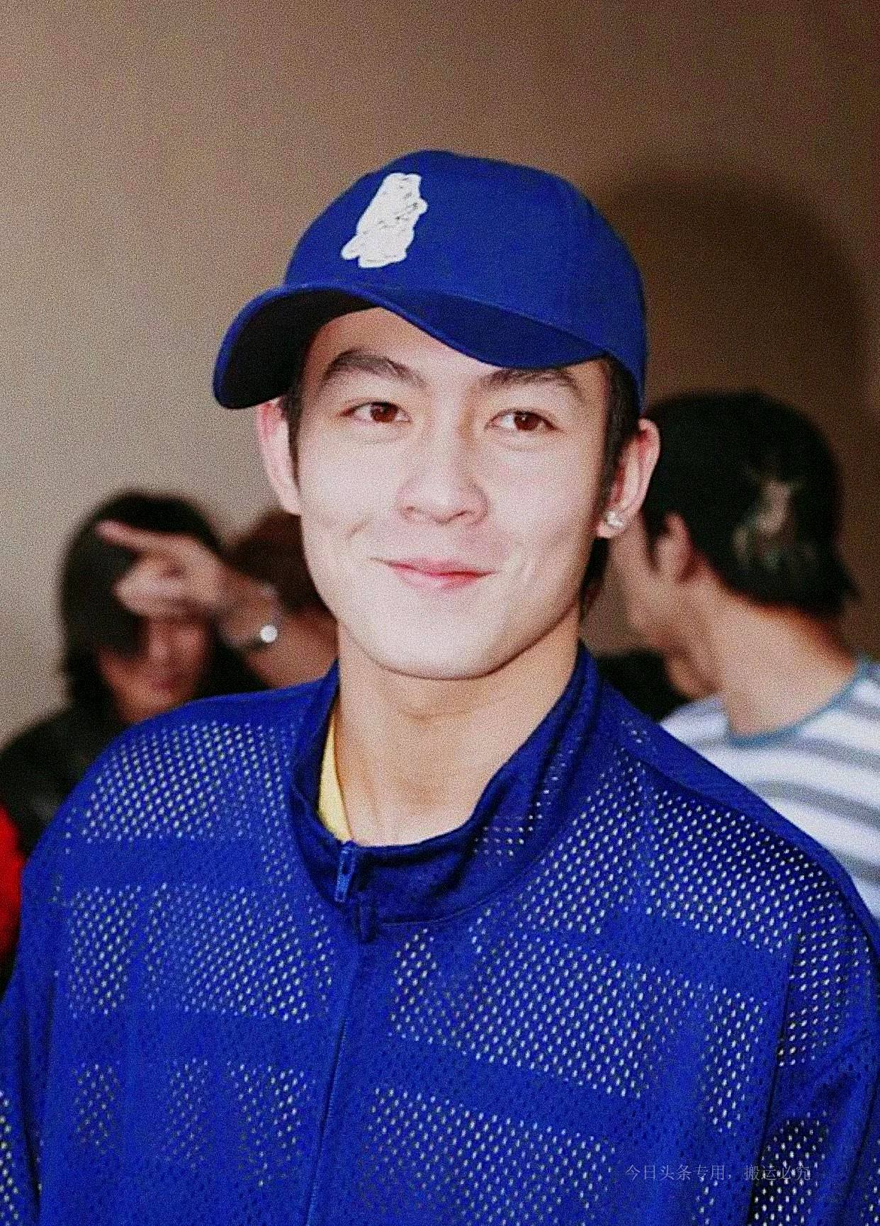 Why does Jay Chou support Edison Chen? I was beaten by four people back ...