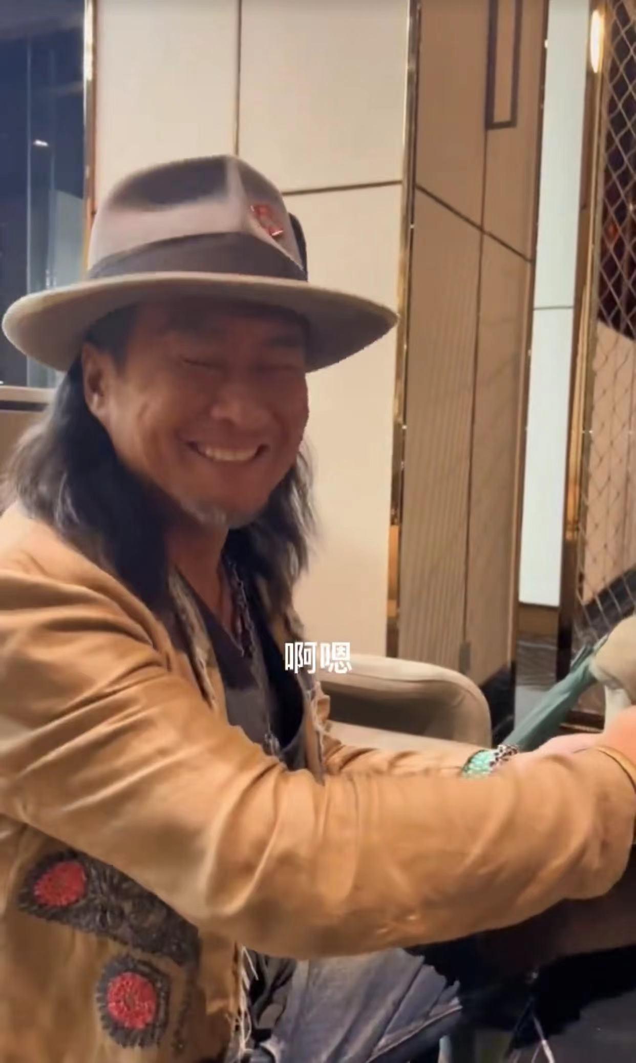 58-year-old Sun Xing revealed a new relationship!Interacted intimately ...