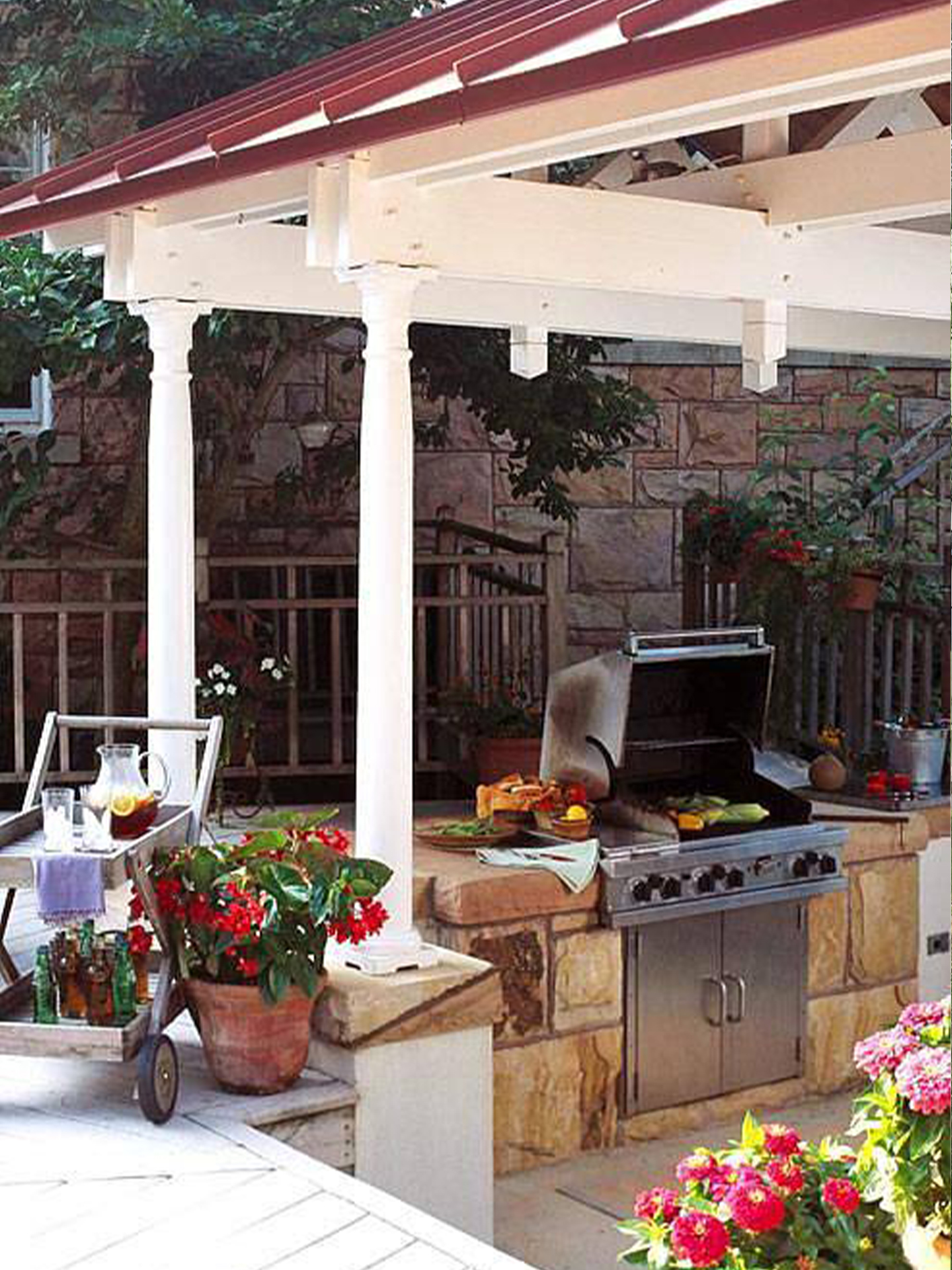 What can you do with a 100㎡ courtyard—barbecue table - iNEWS
