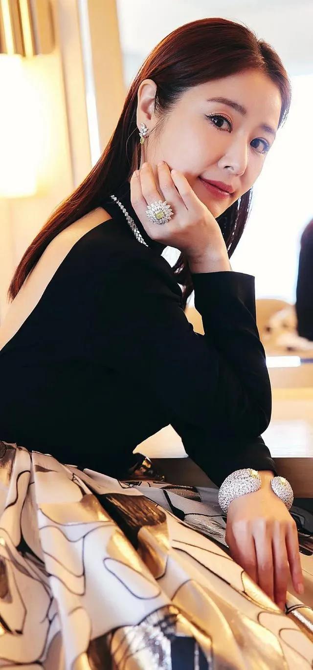 Star wallpaper beautiful picture - Ruby Lin 626 issue - iNEWS