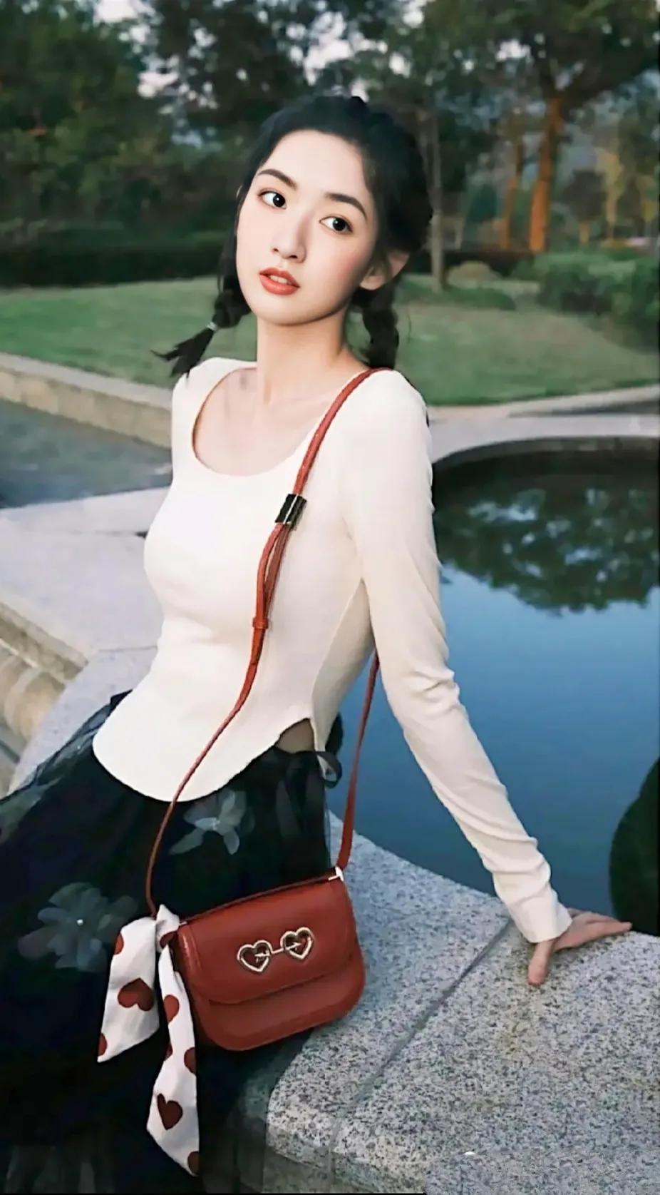 Pure and beautiful girl: Wang Yuwen - iMedia