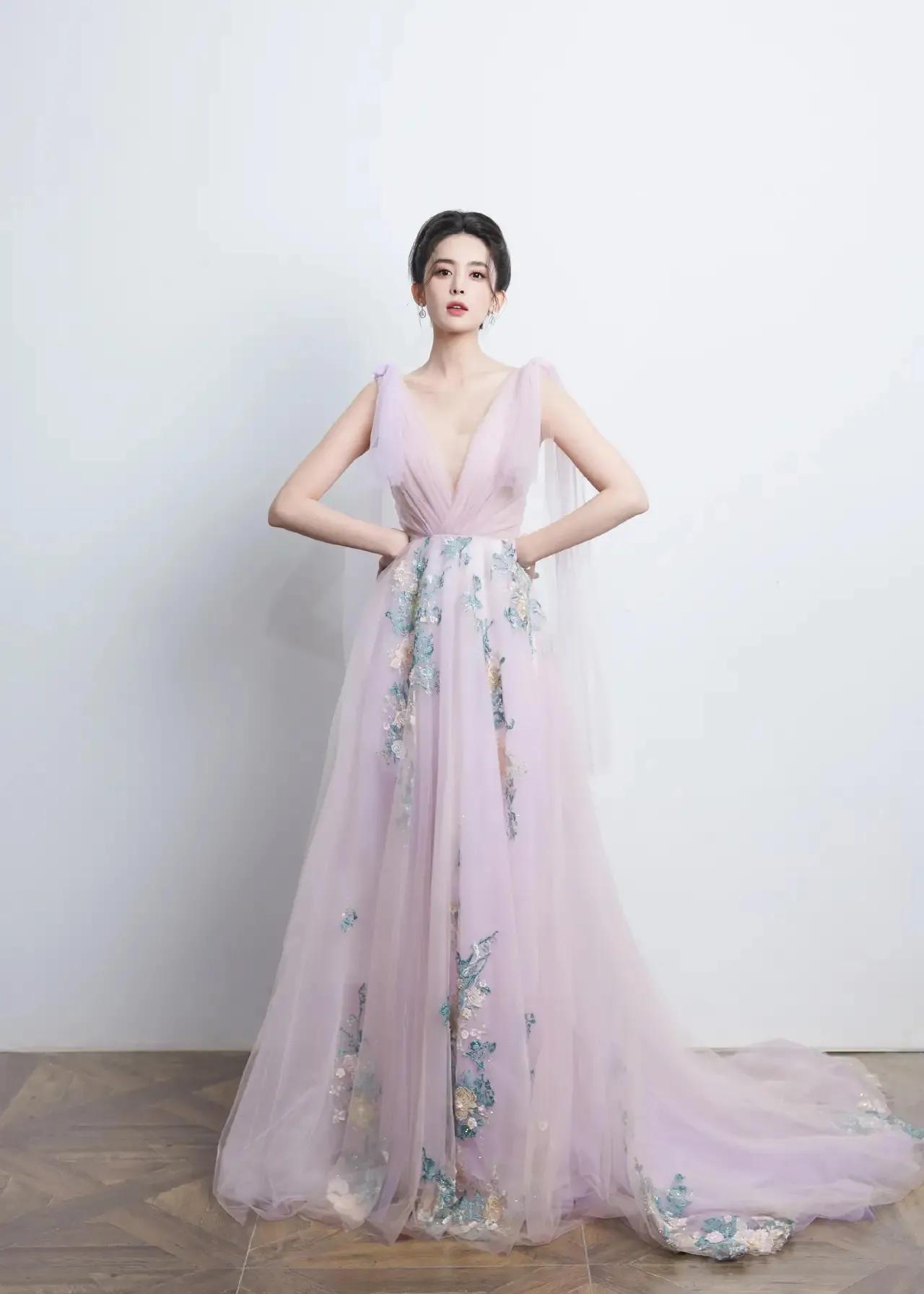 Nuozha's pink gauze skirt is full of fairy spirit - iNEWS