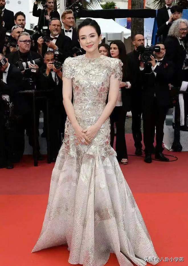 How embarrassing is it to wear a tight dress badly?The red carpet tight ...
